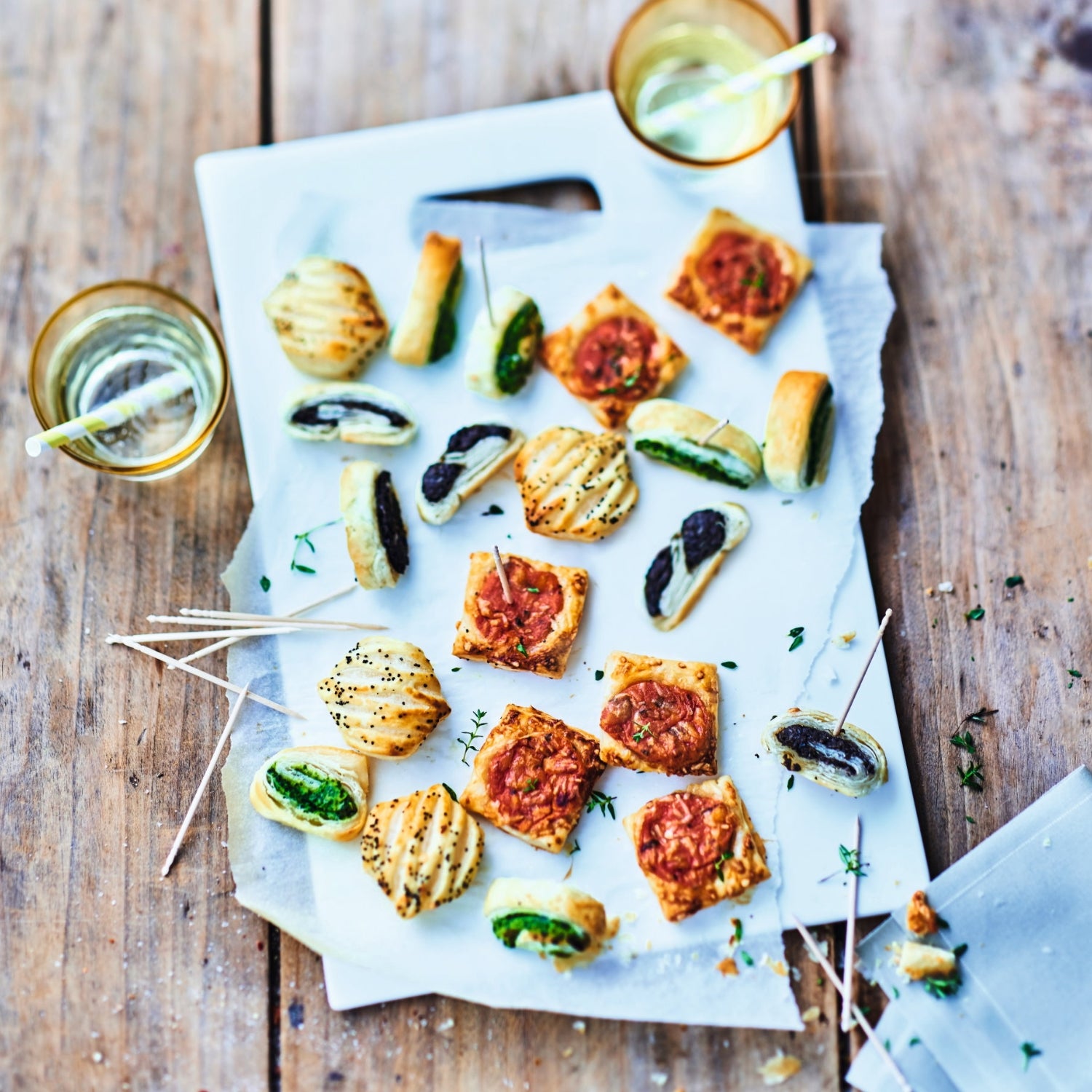 【ピカール公式】食前のおつまみ 4種類のミニパイ 冷凍 30個入 30 mini-feuilletés saveurs du soleil – Picard(ピカール)冷凍食品 Online Shop